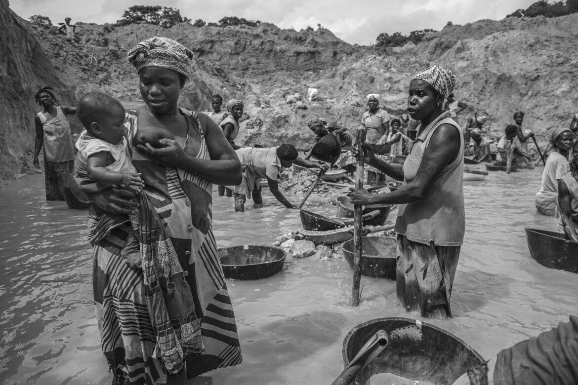 Blue Hand - Ghana - Lisa Kristine